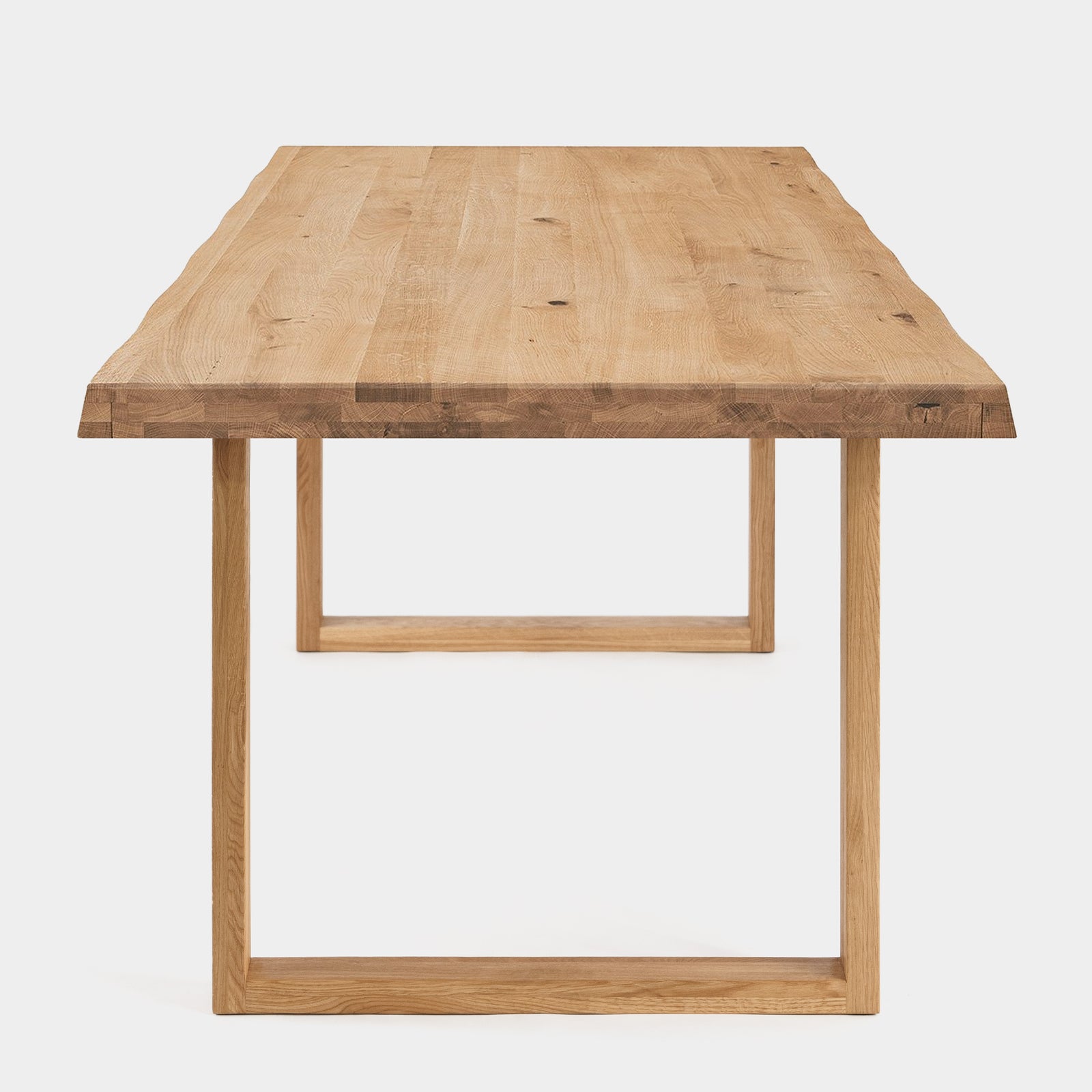 Mesa de Comedor de Roble Macizo Natural | Canto Ondulado | Patas U de Roble - IKULLS